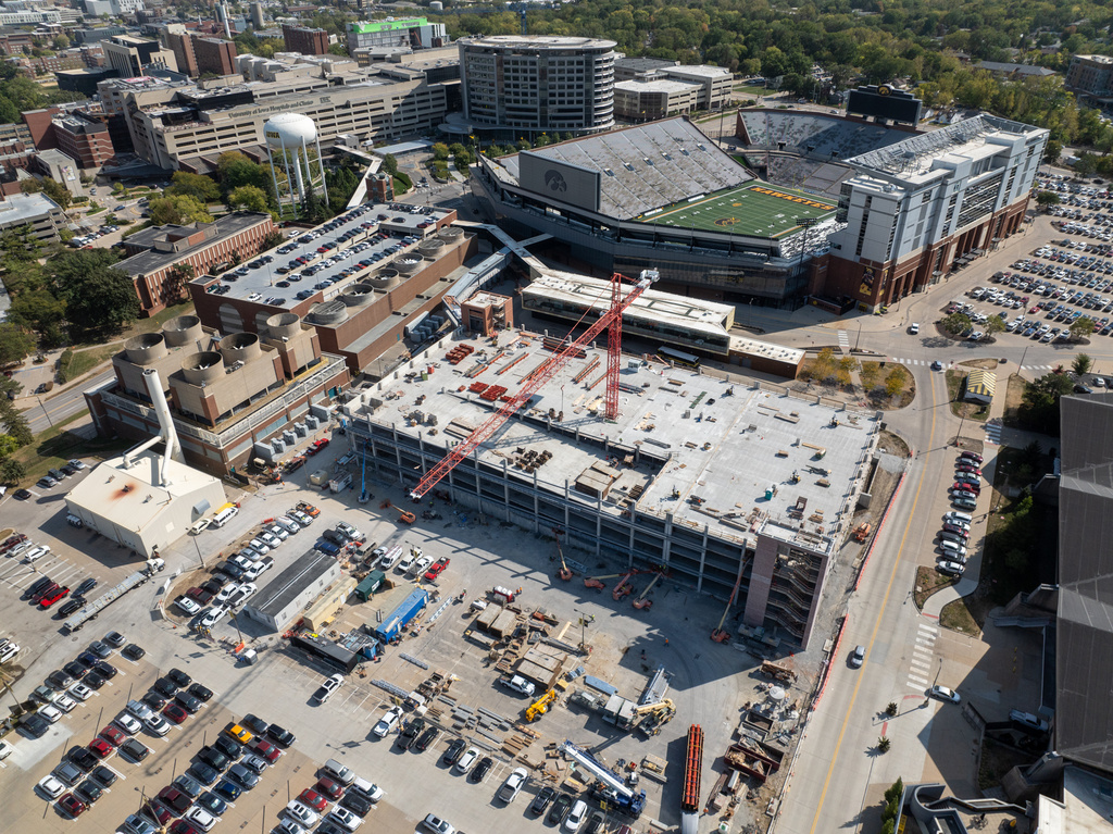 New Hawkeye Parking Ramp opens on schedule to add 983 spaces | Parking ...